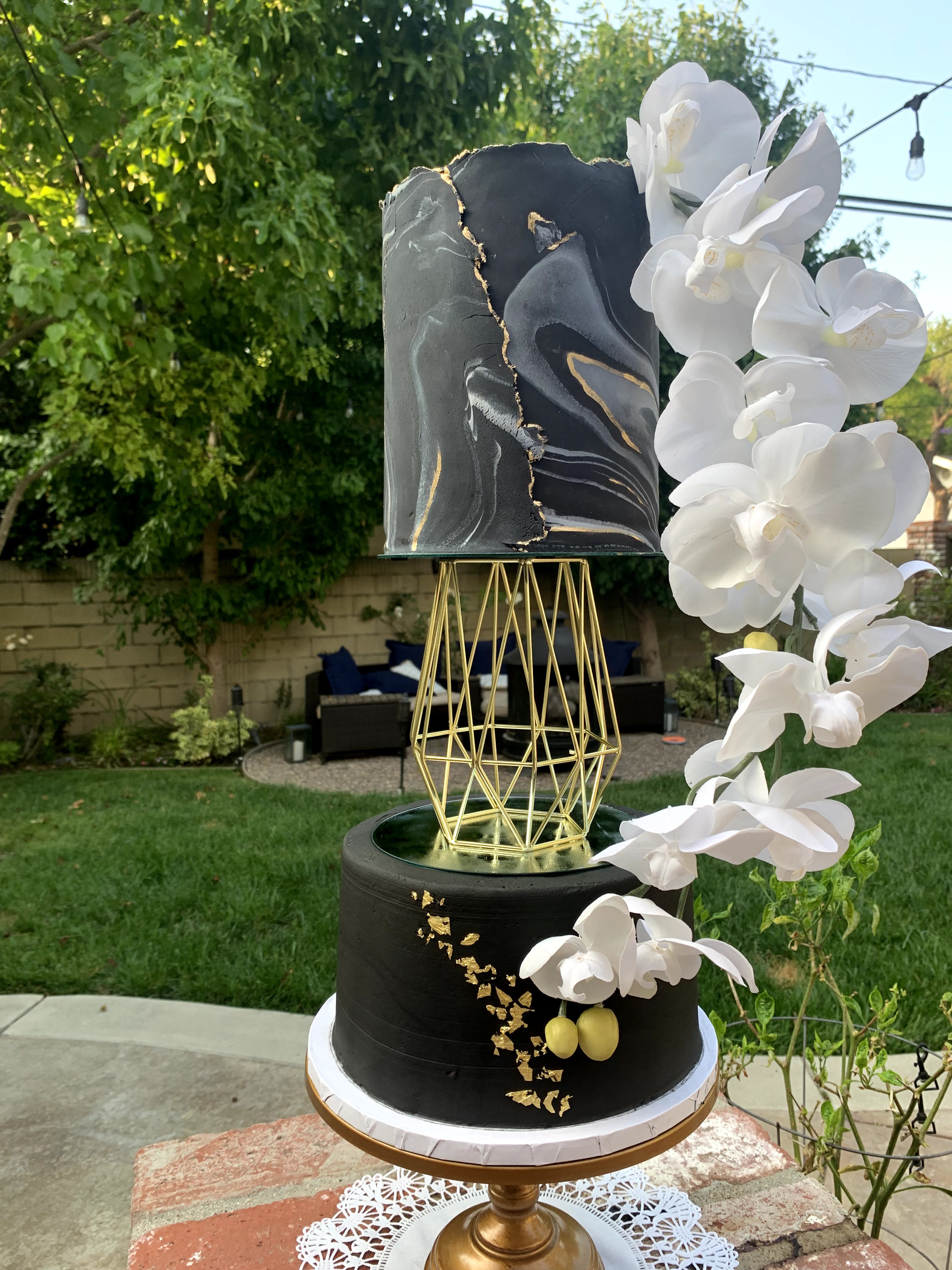 Custom Cake – Artsy Bakes by Mana